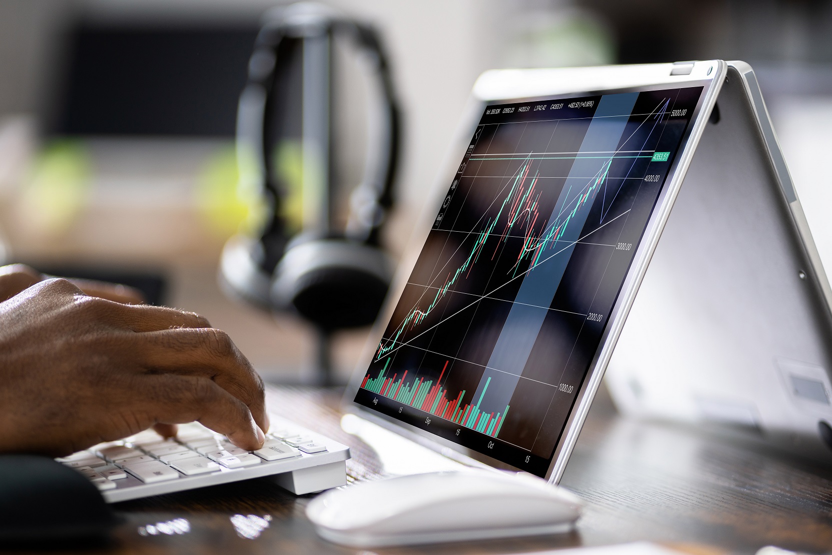 Improving Customer-facing Team Performance in the Hybrid Work Era
